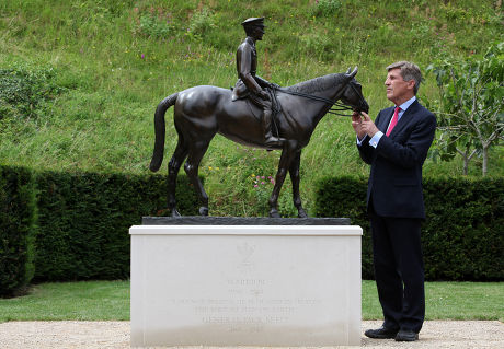 __COUNT__ General Jack Seely and Warrior sculpture unveiling at ...