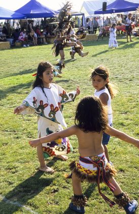 Aztec Children Dressed Traditional Regalia Learn Editorial Stock Photo ...
