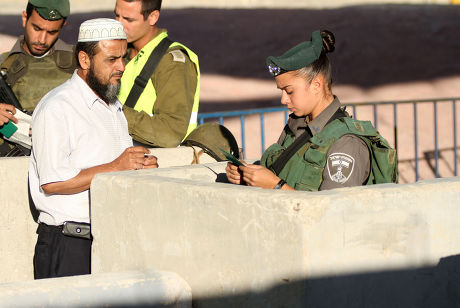 Female Israeli Border Police Officer Checks Editorial Stock Photo ...