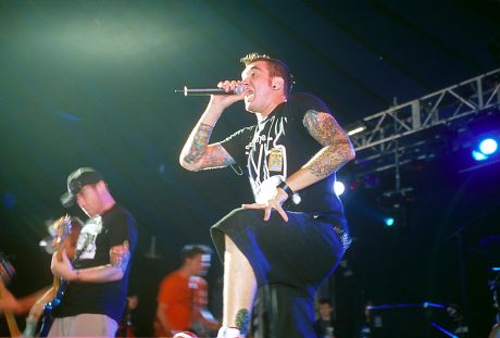 READING FESTIVAL, BRITAIN - 2002 Stock Pictures, Editorial Images and ...