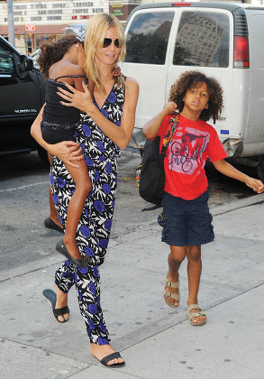 Heidi Klum Lou Sulola Samuel Johan - Foto de stock de contenido ...
