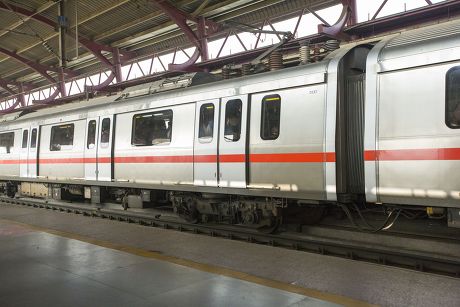Station Platform On Delhi Metro Delhi Editorial Stock Photo - Stock ...