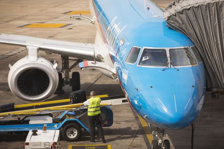 8 Airplane handler Stock Pictures, Editorial Images and Stock Photos ...