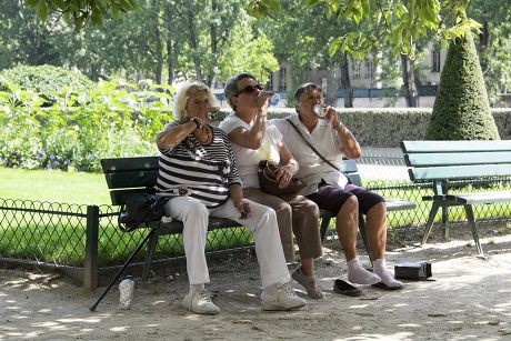 People Enjoying Hot Weather Along River Editorial Stock Photo - Stock ...