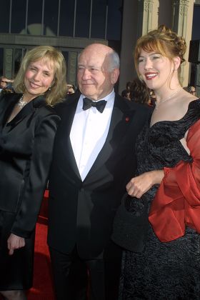 Ed Asner Wife Left Daughter Arriving Editorial Stock Photo - Stock ...