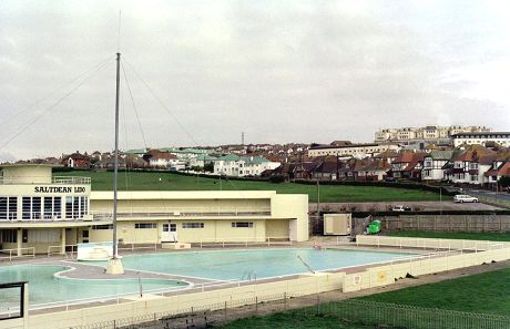 THE GRAND OCEAN HOTEL IN SALTDEAN, SUSSEX, BRITAIN - 2002 Stock ...