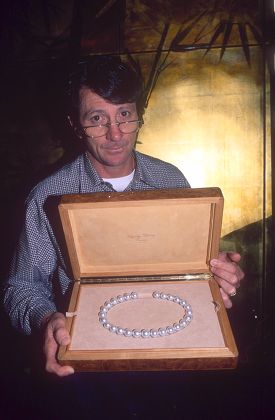 Nick Paspaley String Best Pearls World Editorial Stock Photo - Stock ...