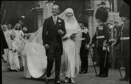 「Wedding Hon Joan Yardebuller Loel Guinness」のエディトリアル写真素材 ‐ 画像素材 ...