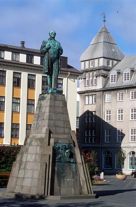 Statue Jon Sigurdsson Austurvollur Square Reykjavik Editorial Stock ...