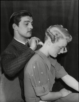 68 Hairdressing 1930s Stock Pictures, Editorial Images and Stock Photos ...