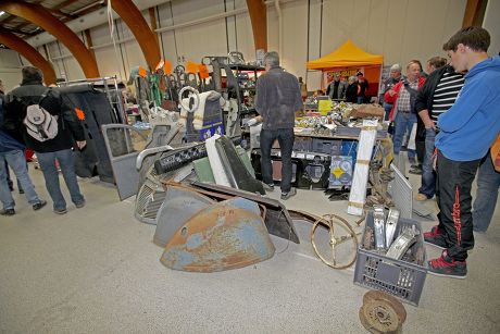 500 Autojumble Stock Pictures, Editorial Images and Stock Photos ...