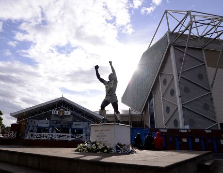 Don Revie Statue Outside Elland Road Editorial Stock Photo - Stock ...