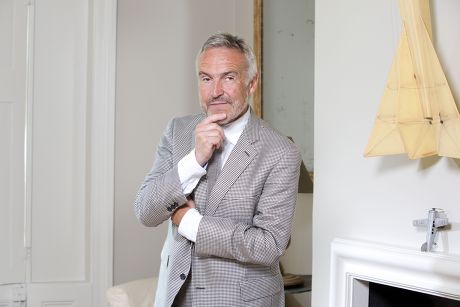 __COUNT__ imágenes de Stephen Bayley at his home in Stockwell, London ...