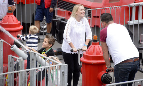 Claire Richards Husband Reece Hill Children Editorial Stock Photo ...