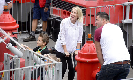 Claire Richards Husband Reece Hill Children Editorial Stock Photo ...