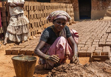 Indian Woman Producing Adobe Bricks Usilampatti Editorial Stock Photo ...