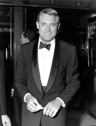 Claudia Cardinale Pat Boone Queen Elizabeth Editorial Stock Photo ...