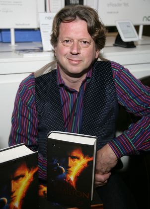 __COUNT__ imágenes de Peter F. Hamilton 'The Abyss Beyond Dreams' book ...