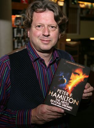__COUNT__ imágenes de Peter F. Hamilton 'The Abyss Beyond Dreams' book ...