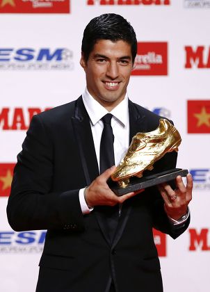 Luis Suarez Poses Golden Boot Trophy Editorial Stock Photo - Stock ...