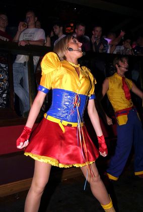 Ria Scott L Lucy Meggitt R Redaktionelles Stockfoto – Stockbild ...