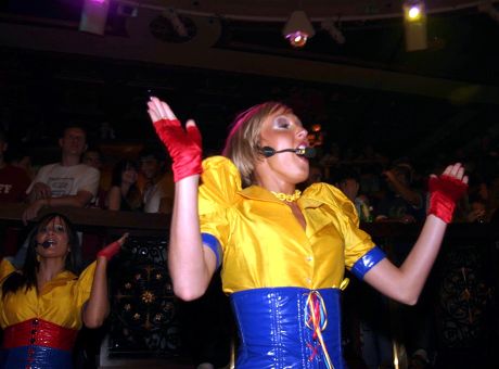 Ria Scott L Lucy Meggitt R Redaktionelles Stockfoto – Stockbild ...