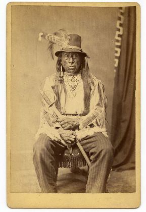 Photo collection showing 19th century Native Americans sells at auction ...