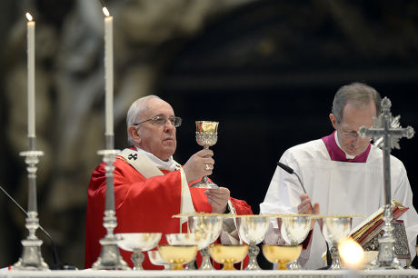 Pope Francis During Eucharist Editorial Stock Photo - Stock Image ...