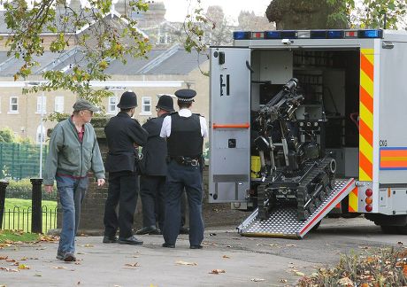 Police Officers Bomb Disposal Robot Scene Editorial Stock Photo - Stock ...