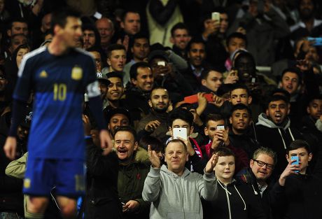 Fans Cheer Lionel Messi Argentina Walks Editorial Stock Photo - Stock ...