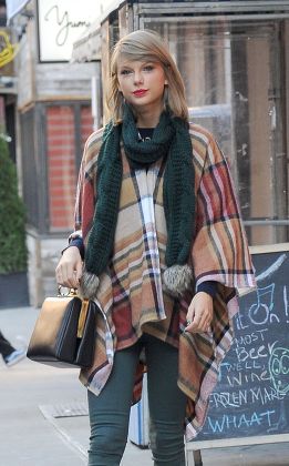72 Taylor swift, plaid Stock Pictures, Editorial Images and Stock ...
