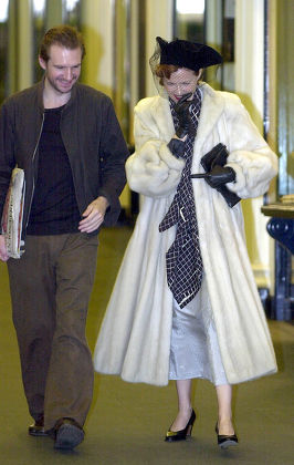 imágenes de ANNETTE BENING FILMING THE PERIOD DRAMA 'BEING JULIA' BASED ...