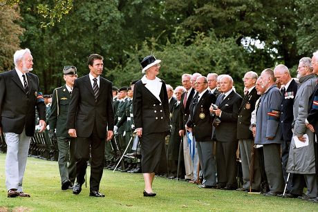 __COUNT__ QUEEN MARGRETHE II AND ANDERS FOGH RASMUSSEN PAYING TRIBUTE ...