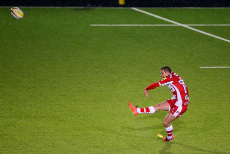 Gloucester Flyhalf Billy Burns Kicks Penalty Editorial Stock Photo ...