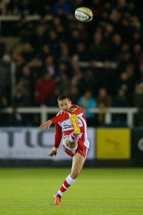 Gloucester Flyhalf Billy Burns Kicks Editorial Stock Photo - Stock ...