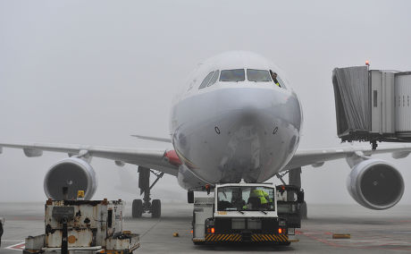 Ground Crew Tow Airliner Departure Gate Editorial Stock Photo - Stock ...