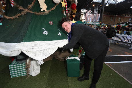 Mathew Horne Helped Decorate Worlds Biggest Editorial Stock Photo ...