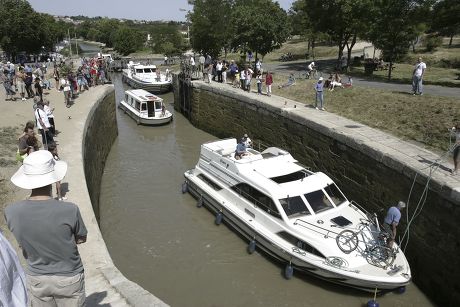 Canal Du Midi Locks Beziers Languedoc Editorial Stock Photo - Stock ...