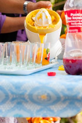 Stallholders Making Orange Juice Refreshment Stand Editorial Stock ...
