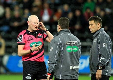 Referee Neil Patterson Consults Tmo Touch Editorial Stock Photo - Stock ...