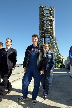 Expedition 8 Commander Nasa Science Officer Editorial Stock Photo ...