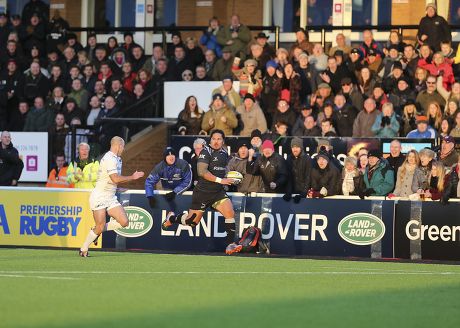 Alex Tuilagi Takes On Charlie Hodgson Editorial Stock Photo - Stock ...
