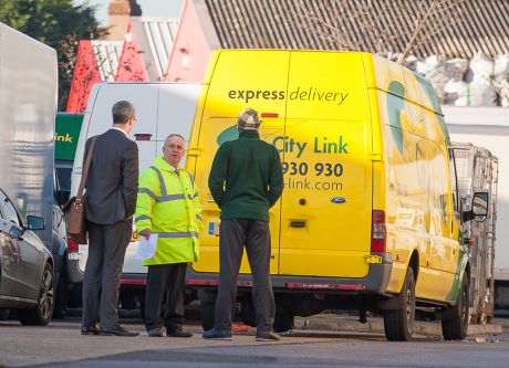 61 City parcel delivery Stock Pictures, Editorial Images and Stock ...
