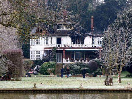 The Warren house fire, Caversham, Reading, Berkshire, Britain - 30 Dec ...