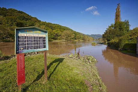 19 Flooding sign board Stock Pictures, Editorial Images and Stock ...