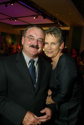 Disneys Chuck Viane Jamie Lee Curtis - Foto de stock de contenido ...