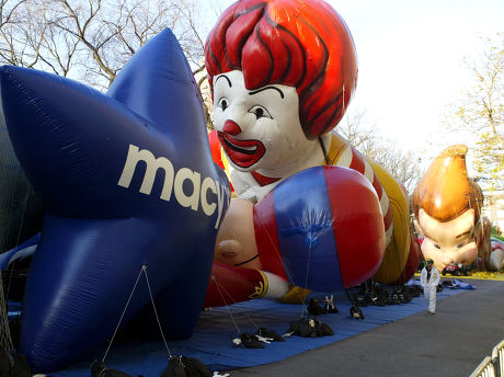 MACY'S THANKSGIVING PARADE, NEW YORK, AMERICA - 27 NOV 2003 Stock ...