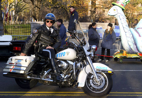 MACY'S THANKSGIVING PARADE, NEW YORK, AMERICA - 27 NOV 2003 Stock ...