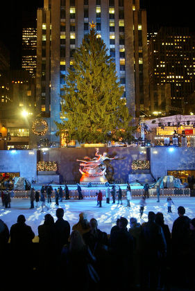 Rockefeller Center Christmas Tree Remains Unlit Editorial Stock Photo ...