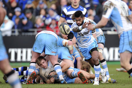 Matt Garvey Bath Rugby Receives Ball Editorial Stock Photo - Stock ...